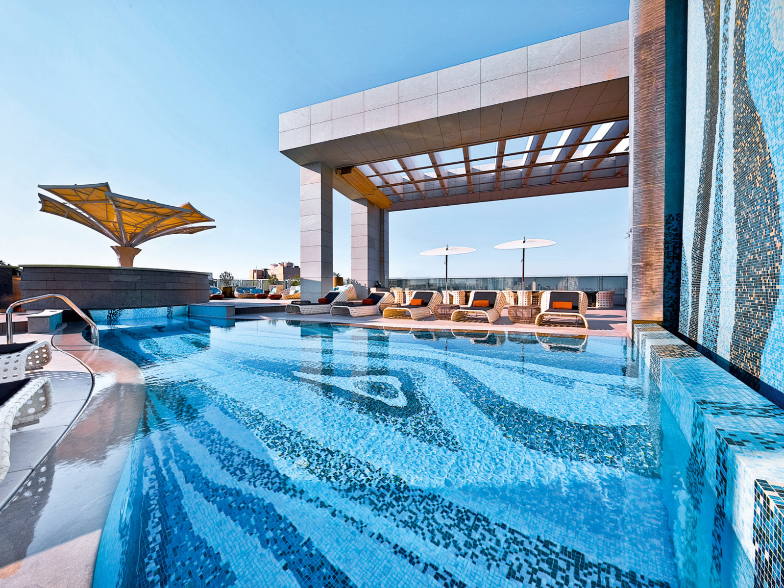 Hotel DoubleTree by Hilton Doha - Old Town in Doha, Downtown günstig ...