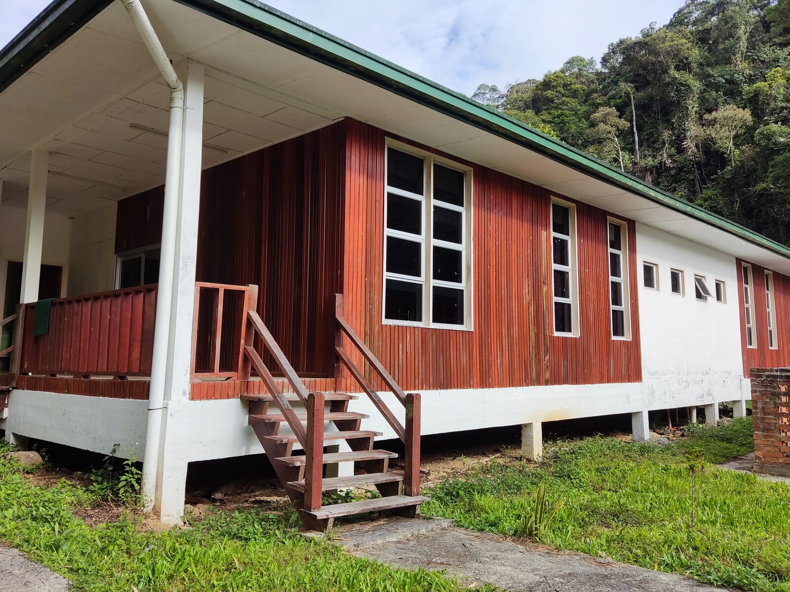 Hotel OYO Home 90396 Mahua Rainforest Paradise in Tambunan günstig ...