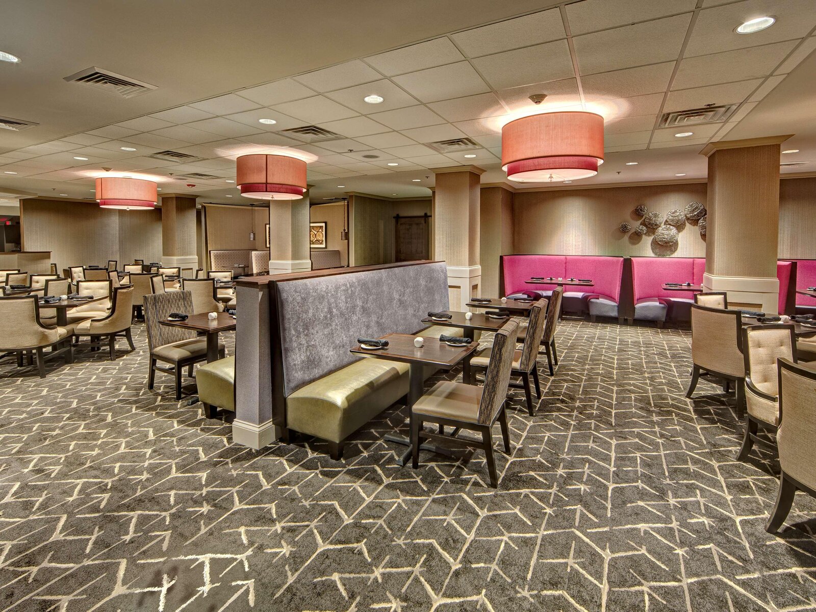 Hotel DoubleTree by Hilton Hotel Decatur Riverfront in Decatur günstig ...