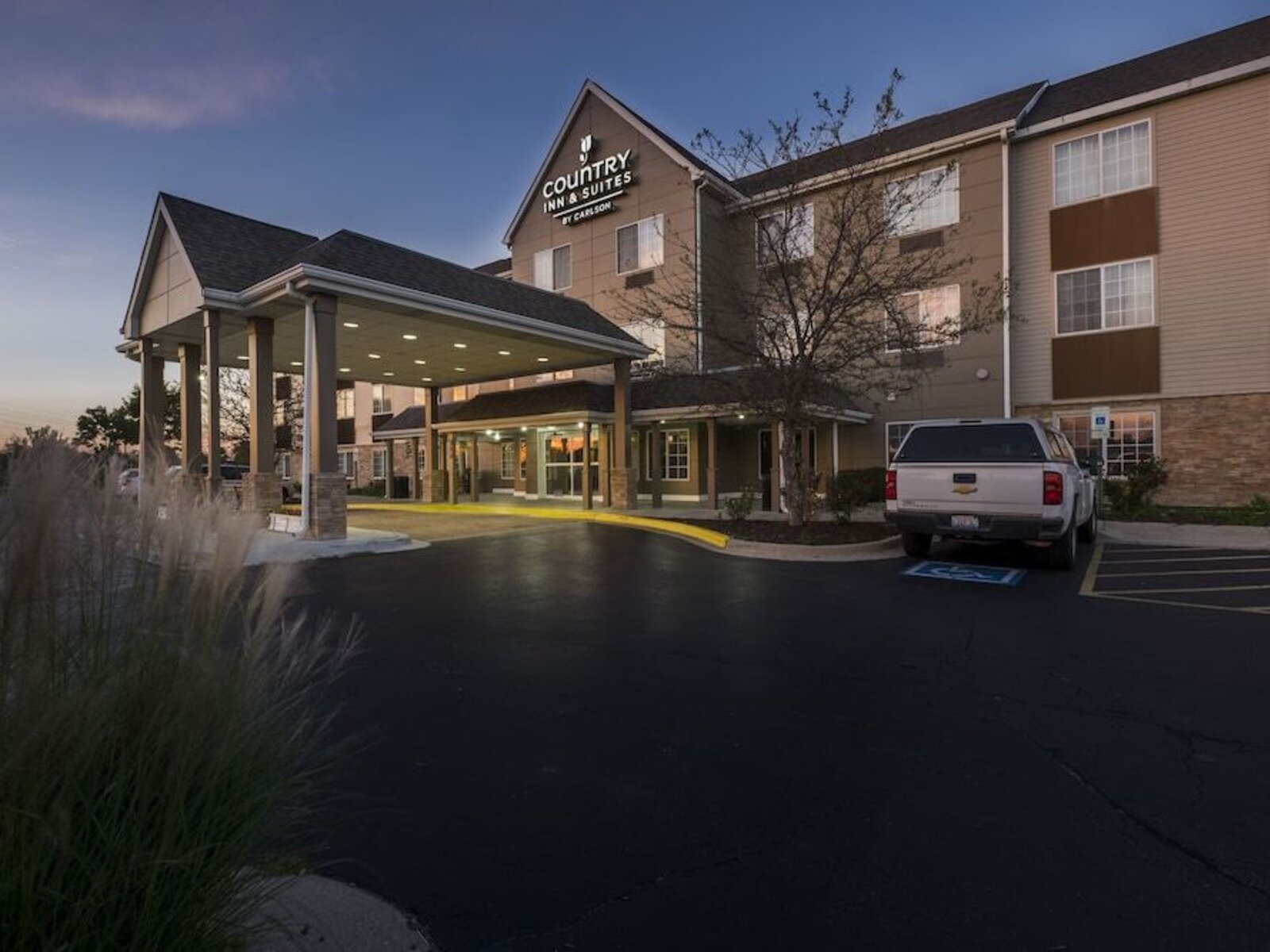 Hotel Holiday Inn Express & Suites Chicago - Matteson in Chicago ...