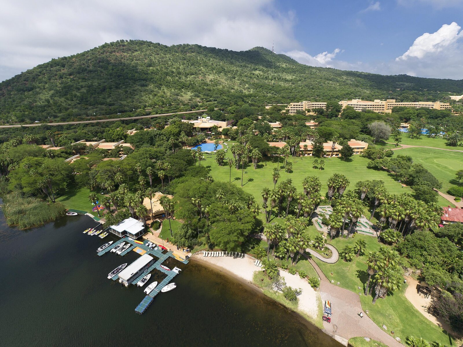 Hotel The Cascades Hotel at Sun City Resort in Sun City günstig buchen ...