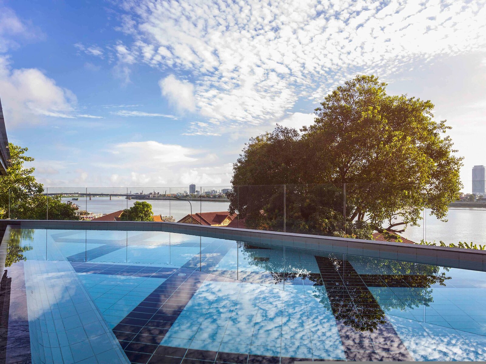 Hotel Tribe Phnom Penh Post Office Square in Phnom Penh günstig buchen ...