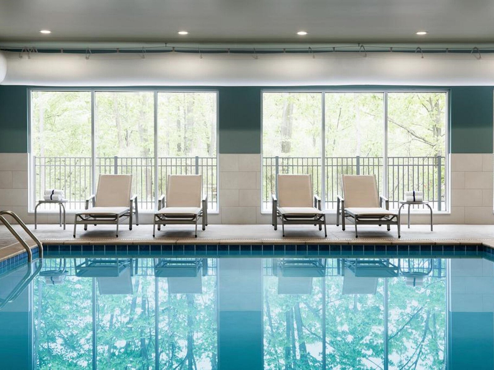 Hotel Holiday Inn Express & Suites Edmonton SW – Windermere in Edmonton ...