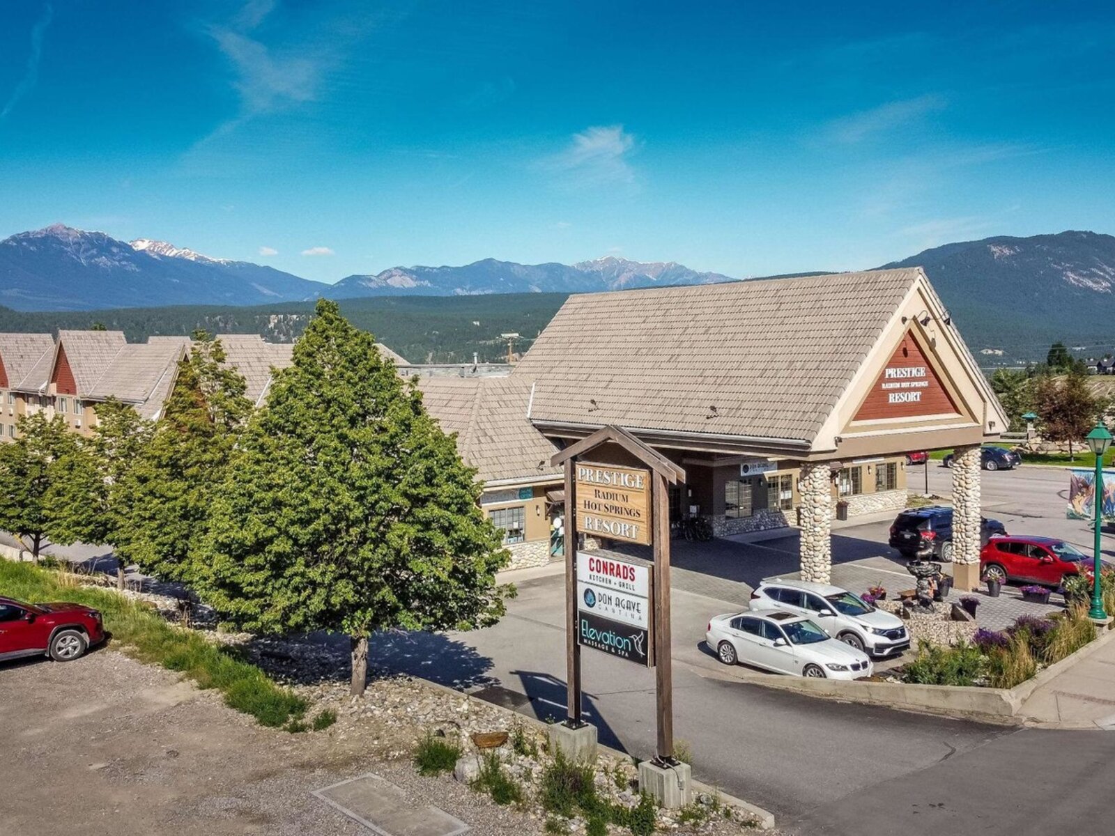 Hotel Prestige Radium Hot Springs Resort in Radium Hot Springs günstig ...