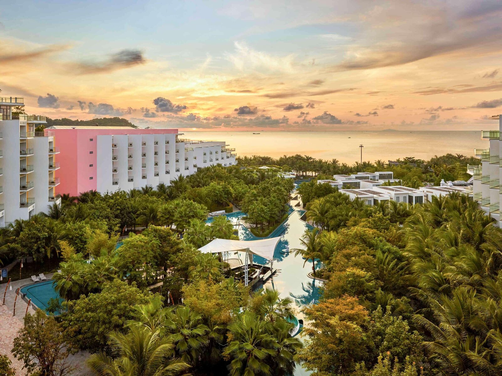 Hotel Premier Residences Phu Quoc Emerald Bay in Truong Beach/Long ...