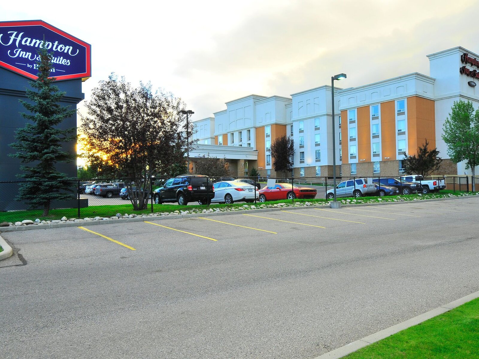 Hotel Hampton Inn & Suites by Hilton Calgary Airport in Calgary günstig ...