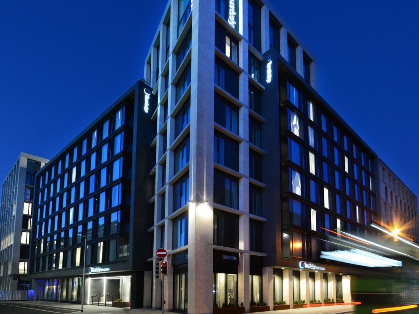 Hotel Travelodge Plus Dublin City Centre in Dublin günstig buchen bei ...