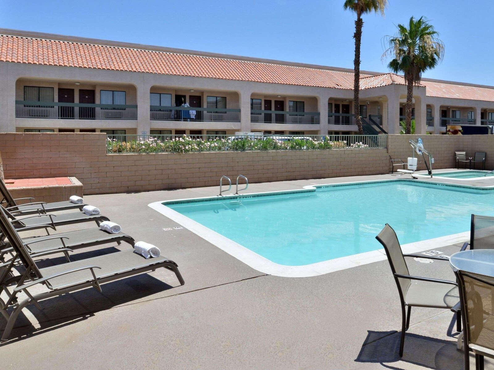 Hotel Quality Inn & Suites Indio I-10 in Indian Wells günstig buchen ...
