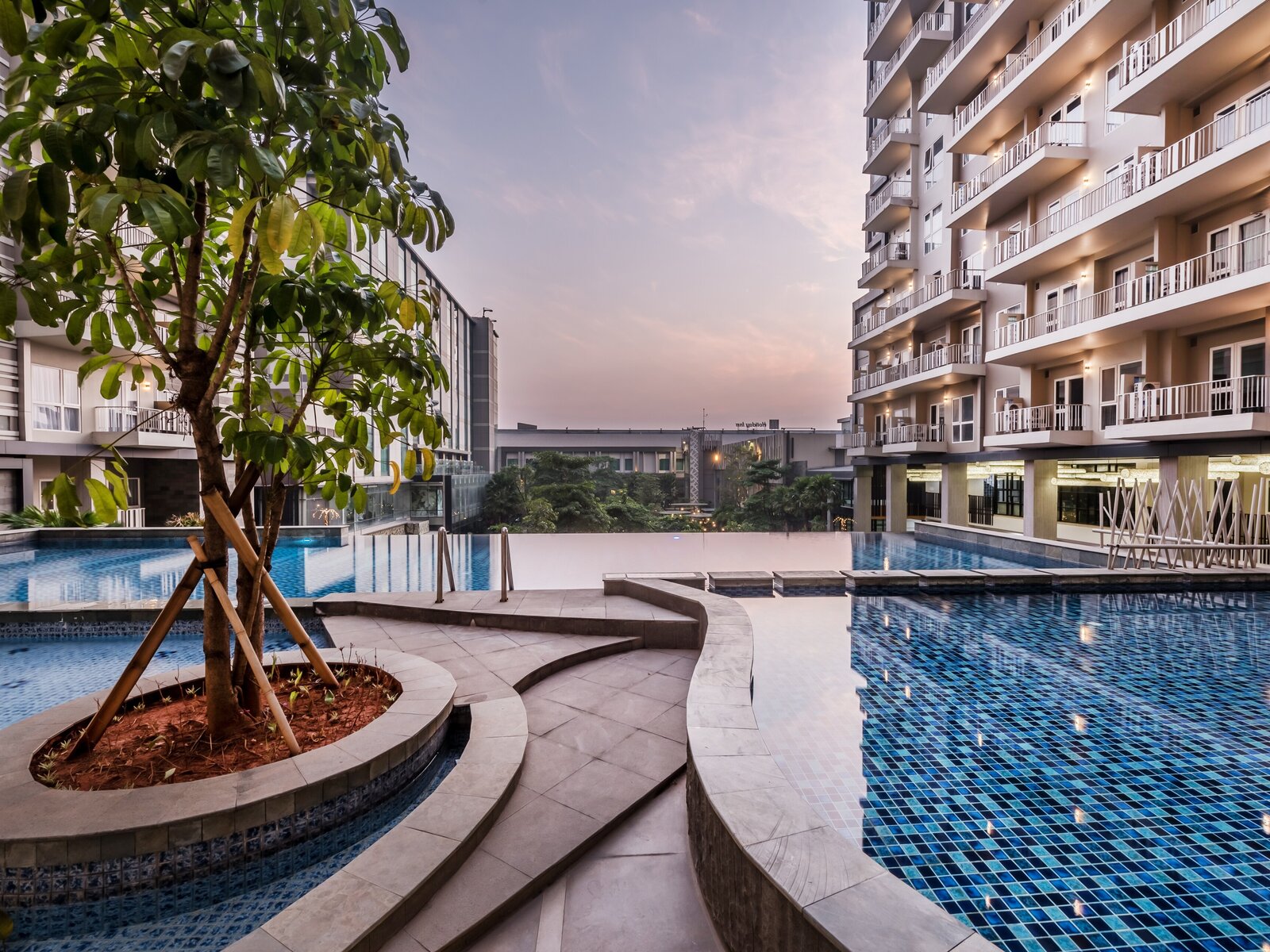Hotel Grande Valore Hotel & Serviced-Apartment in Cikarang günstig ...