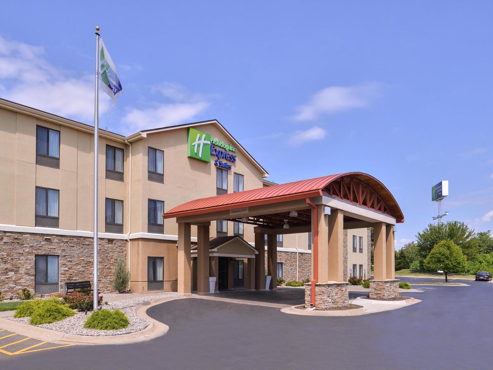Hotel Holiday Inn Express & Suites Topeka West I-70 Wanamaker in Topeka ...