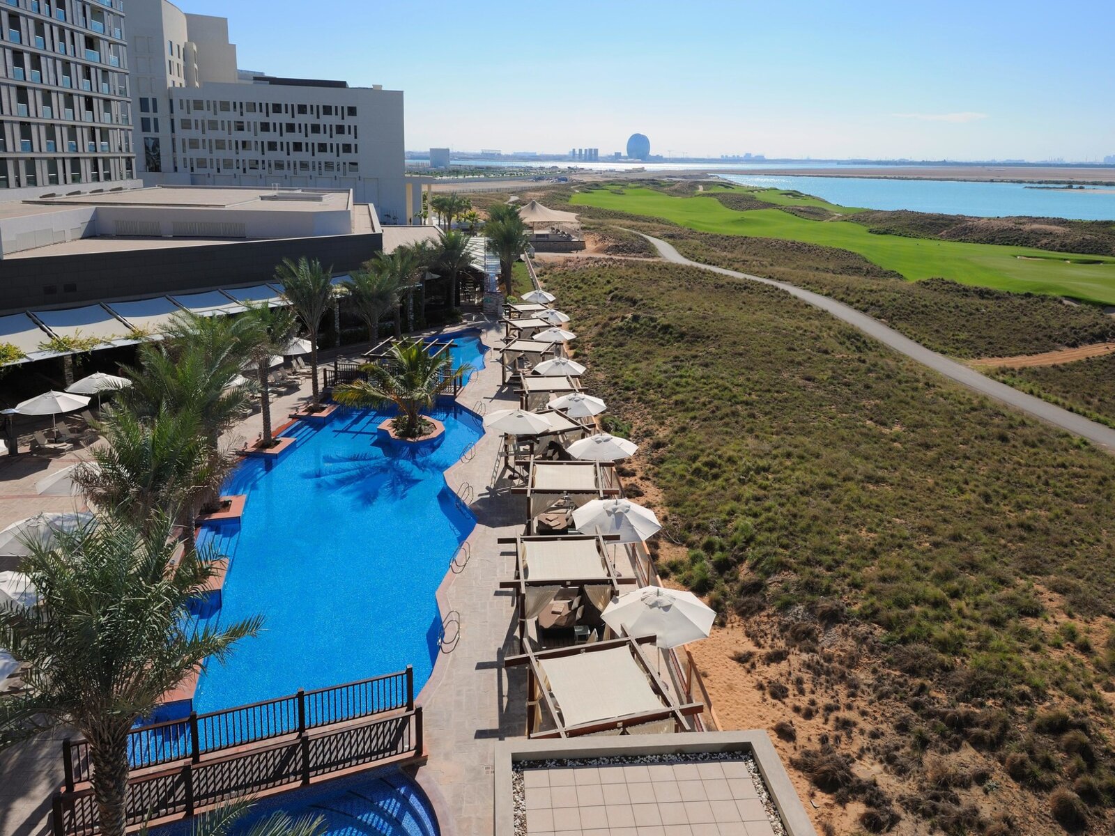 Hotel Radisson Blu Hotel Abu Dhabi Yas Island in Abu Dhabi günstig ...