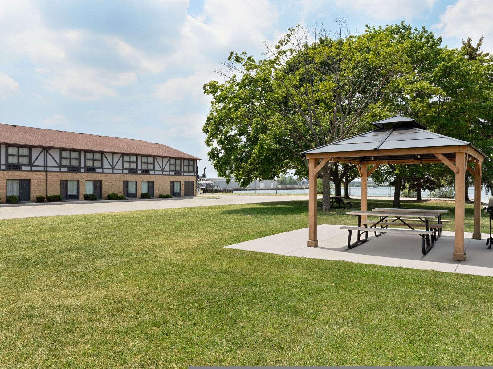 Hotel The Harbourfront Inn in Sarnia günstig buchen bei TUI.com