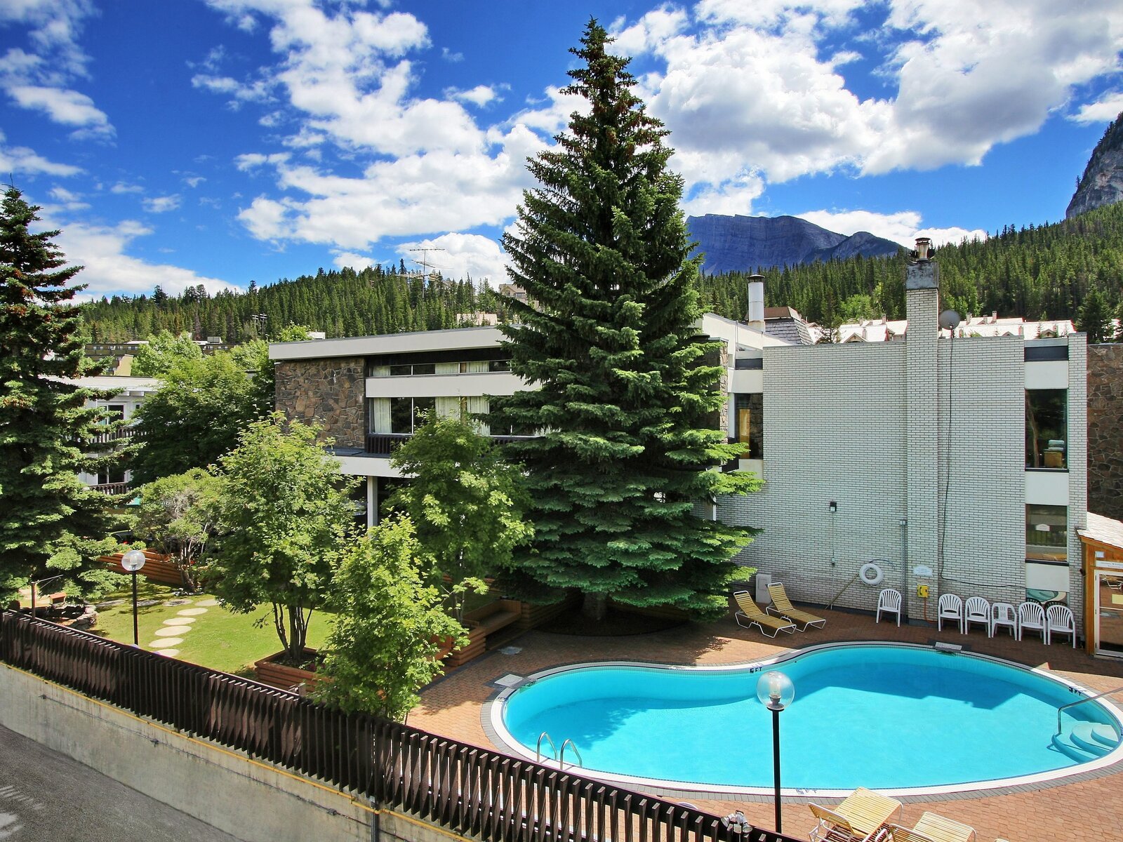 Hotel Moxy Banff in Banff günstig buchen bei TUI.com