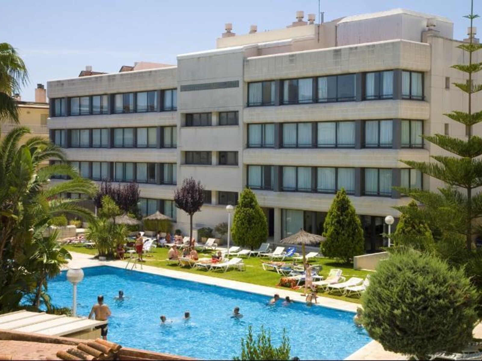 Hotel Atenea Park Suites & Apartments in Vilanova günstig buchen bei ...