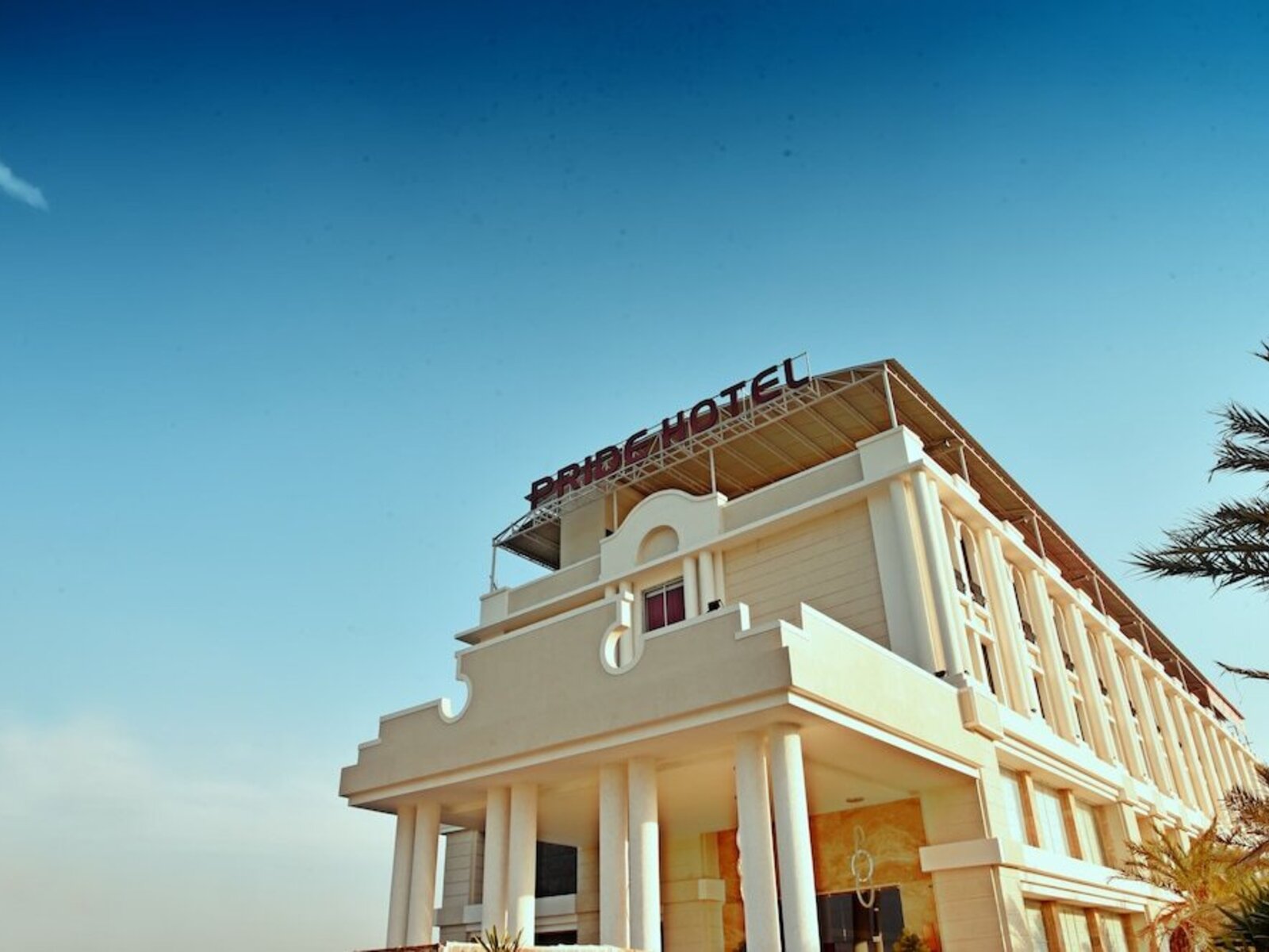 Hotel Pride Hotel & Convention Centre Indore in Indore günstig buchen ...