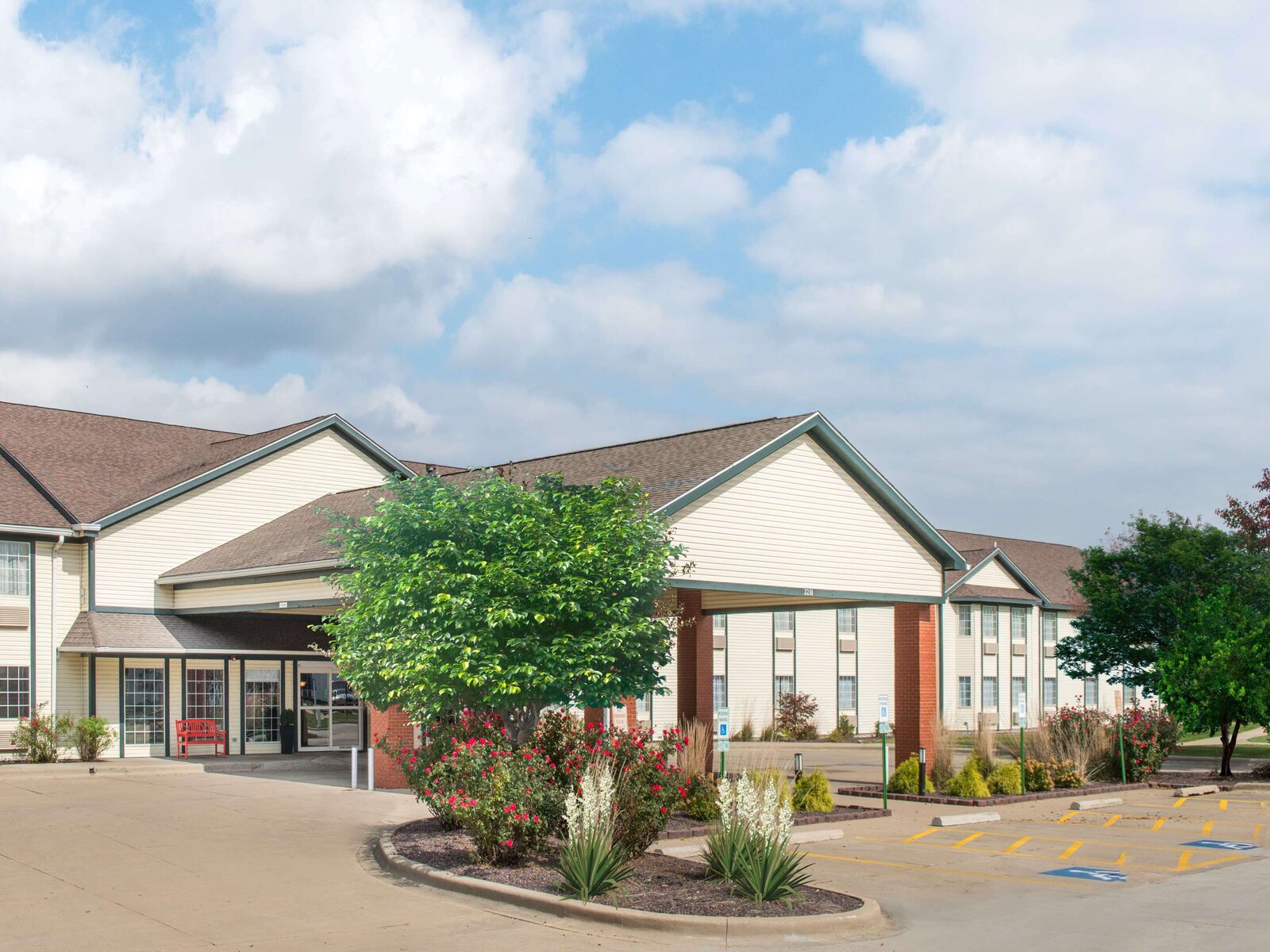 Hotel Ramada by Wyndham Springfield North in Springfield günstig buchen ...