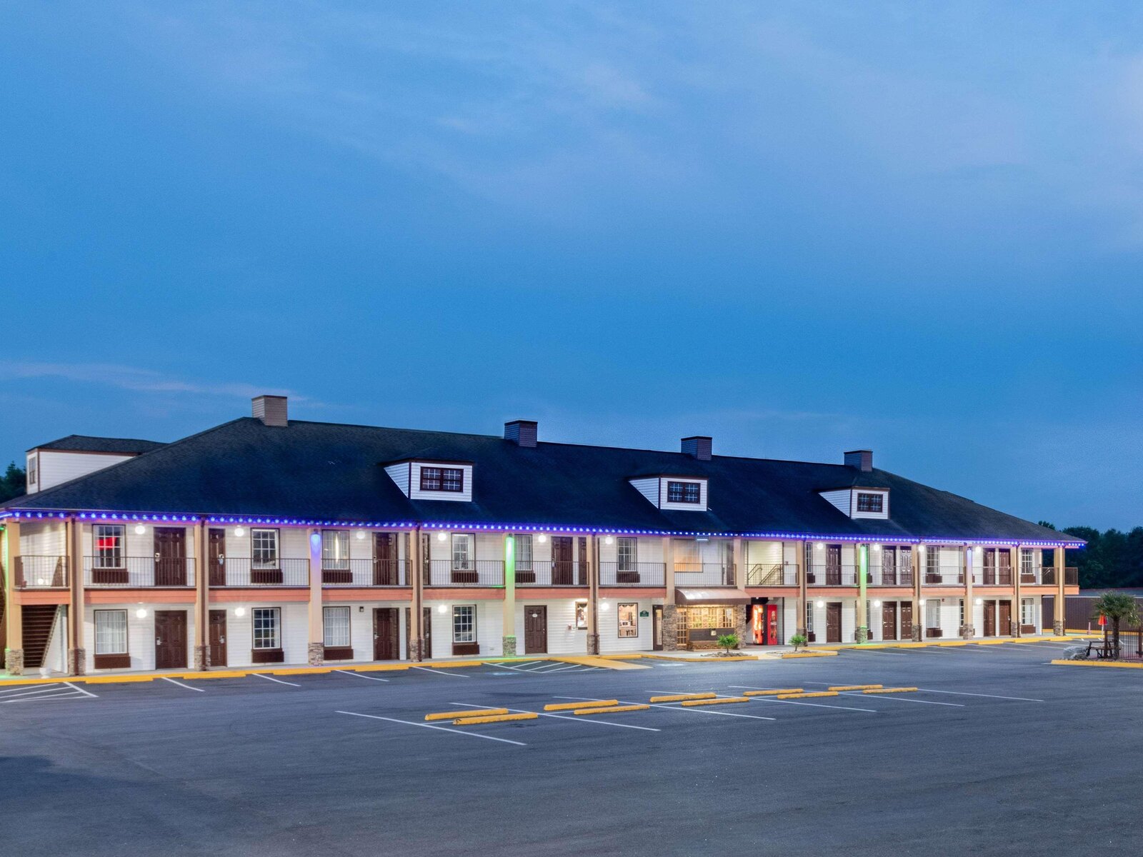 Hotel Travelodge by Wyndham Commerce GA Near Tanger Outlets Mall in ...