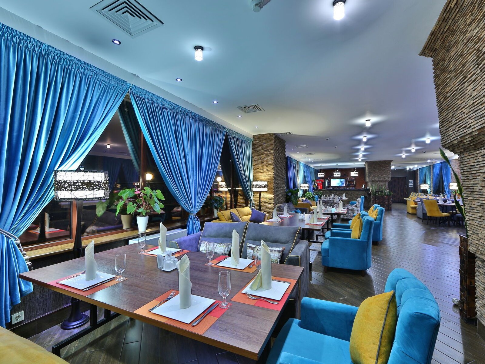 Hotel Damas International Hotel in Bishkek günstig buchen bei TUI.com