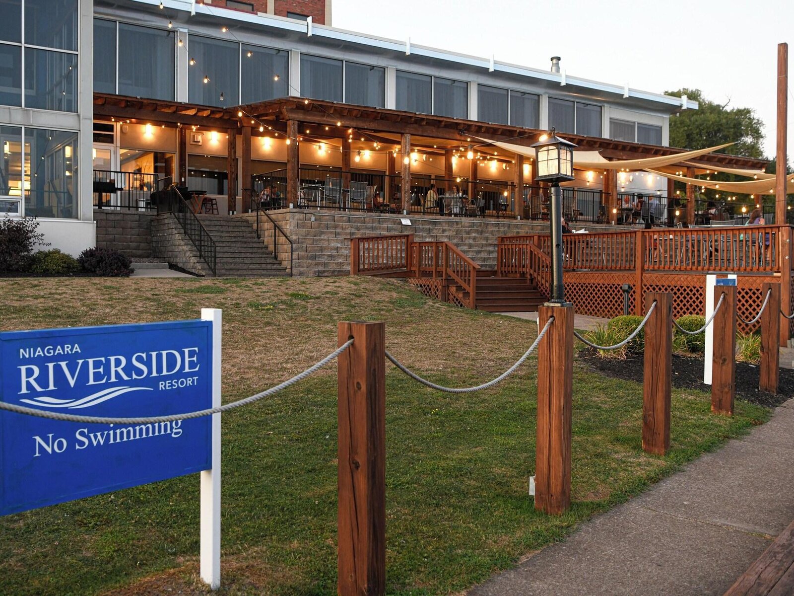 Hotel Crowne Plaza Niagara Falls NY - Riverside in Niagara Falls ...