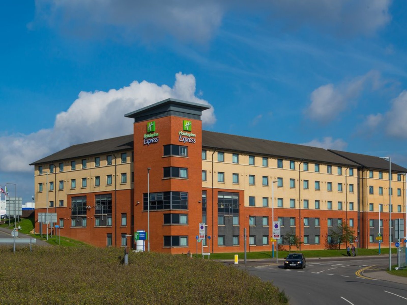 Hotel Holiday Inn Express London - Luton Airport in Luton günstig ...