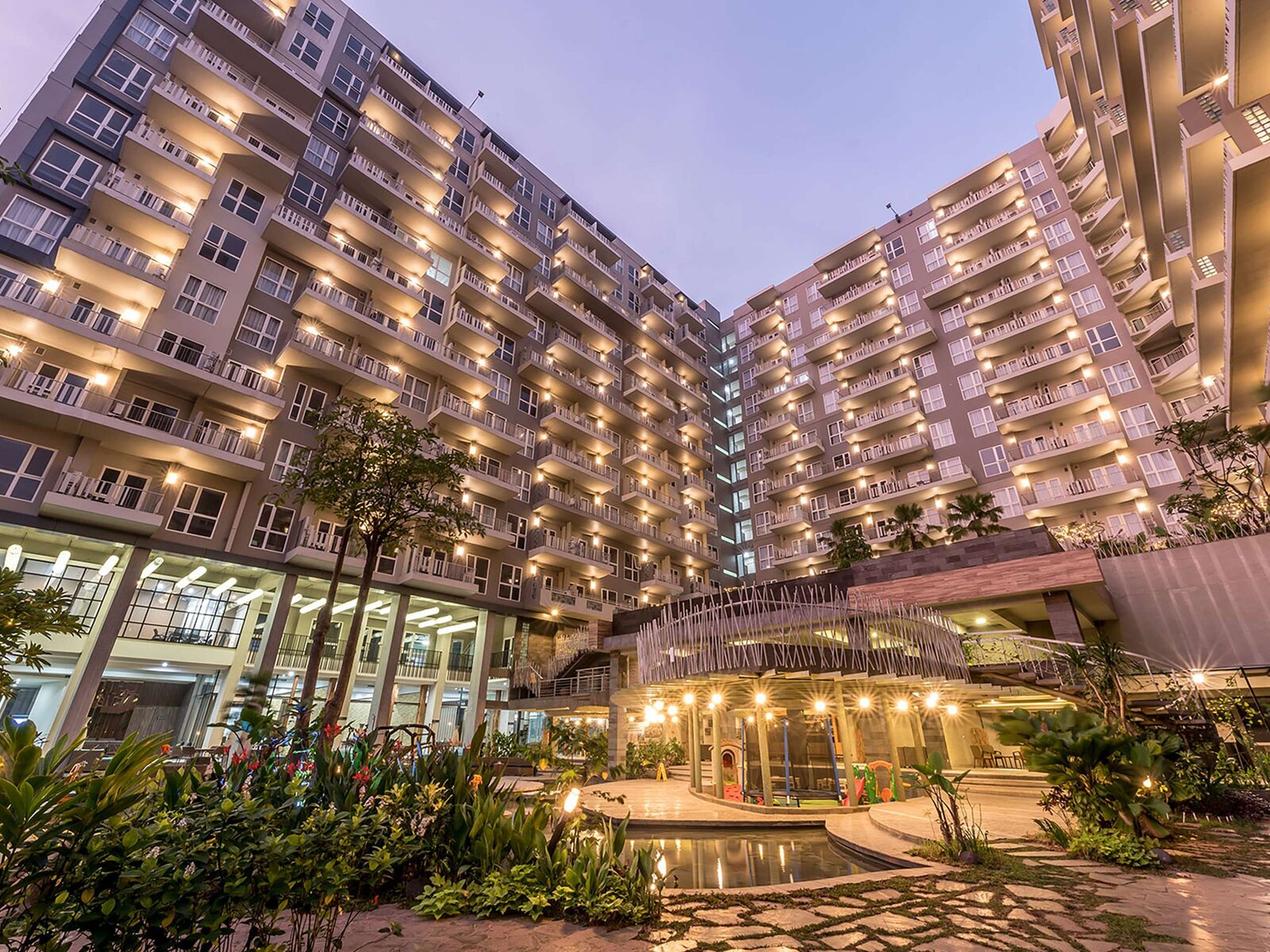 Hotel Grande Valore Hotel & Serviced-Apartment in Cikarang günstig ...