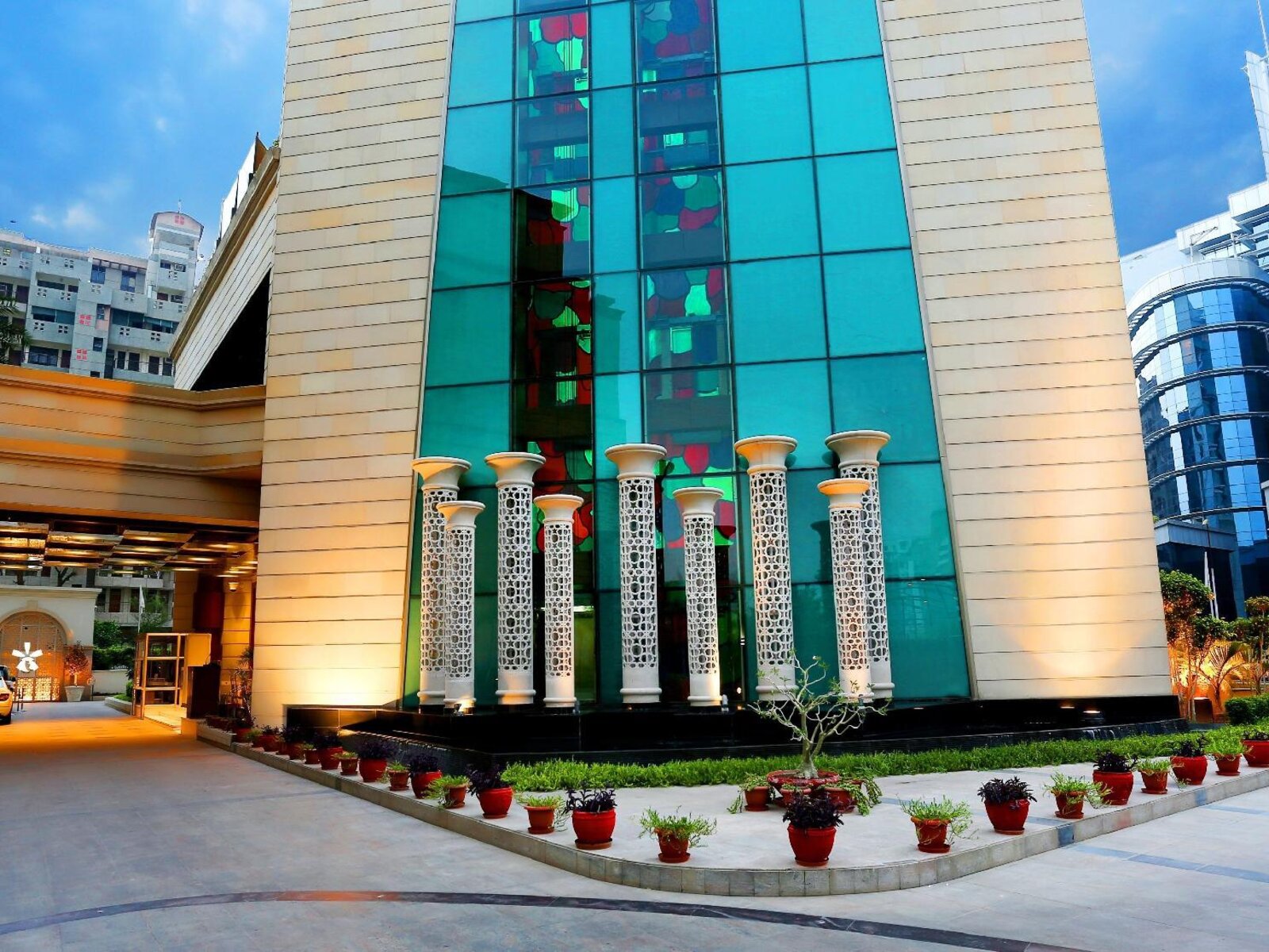 Hotel Radisson Hotel Gurugram Sohna Road in Gurgaon günstig buchen bei ...