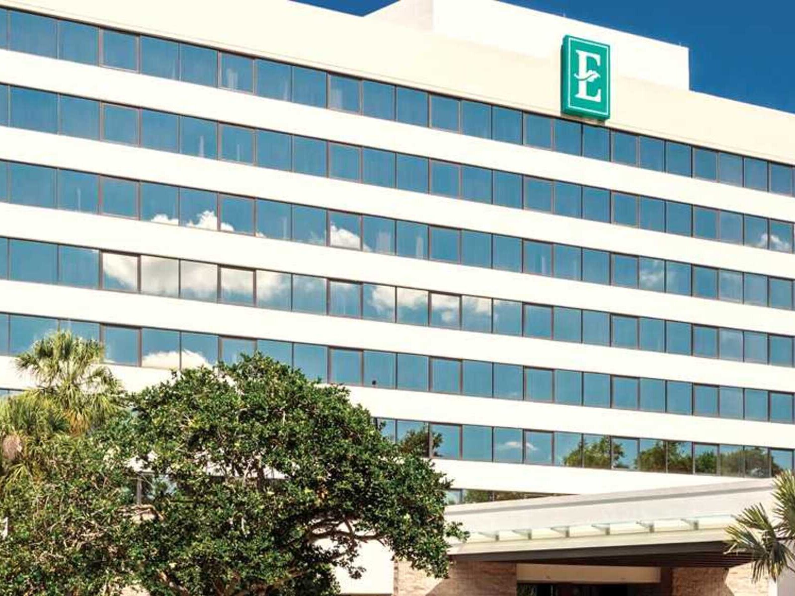 Hotel Embassy Suites by Hilton Orlando International Drive ICON Park in ...