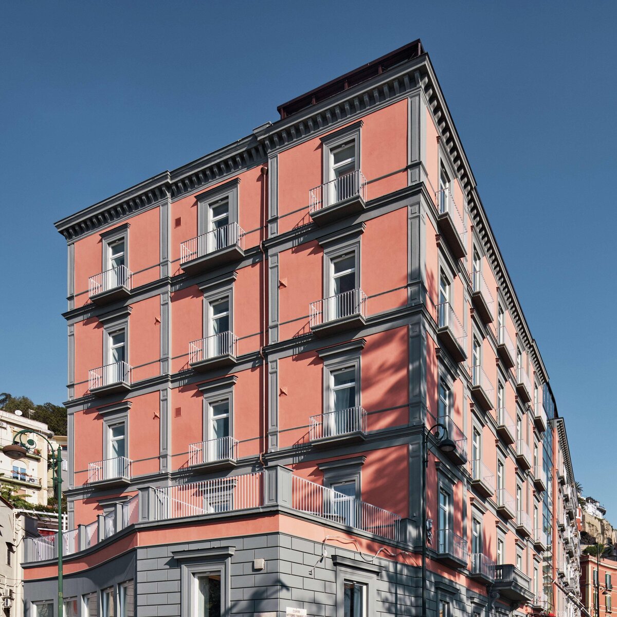 De Bonart Naples, Curio Collection by Hilton » ltur
