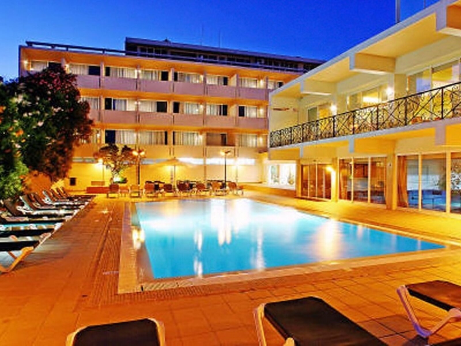 Hotel Hotel Londres Cascais / Estoril Seaside in Estoril günstig buchen ...