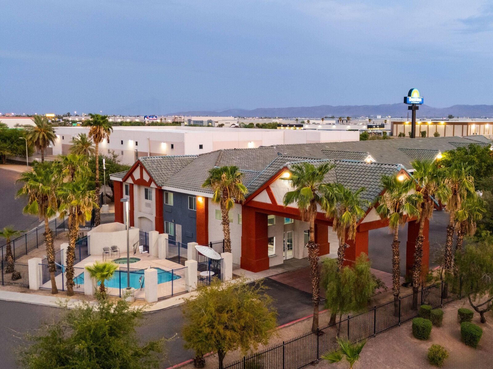 Hotel Days Inn by Wyndham Phoenix West in Phoenix günstig buchen bei ...