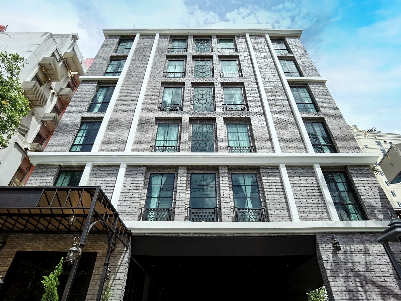 Hotel The Coach Hotel Sukhumvit 14 Bangkok By Compass Hospitality in ...