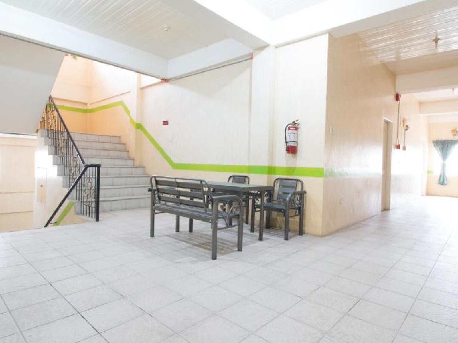 Hotel RedDoorz @ Praferosa Resort Hotel Calamba in Calamba günstig ...