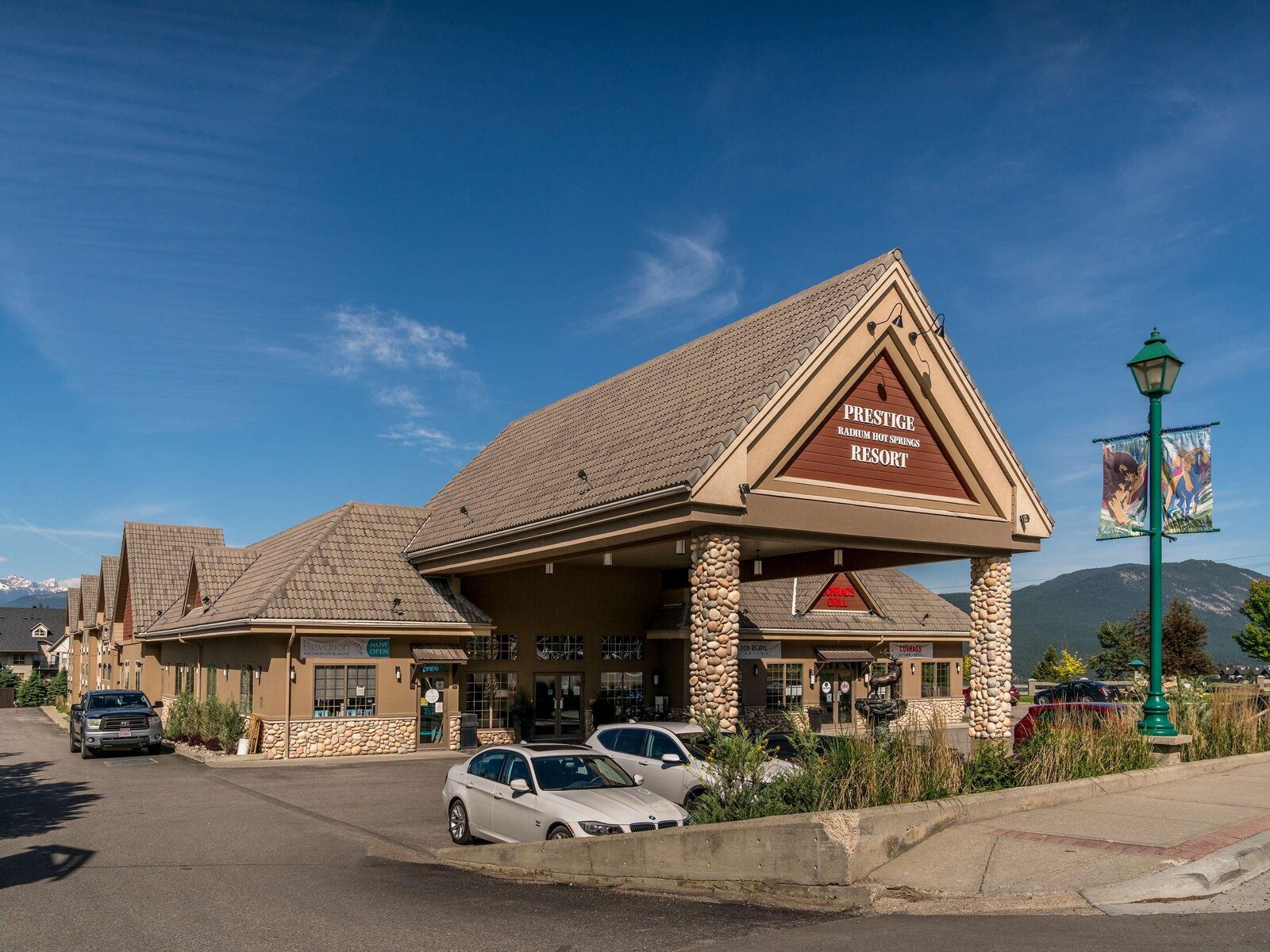 Hotel Prestige Radium Hot Springs Resort in Radium Hot Springs günstig ...