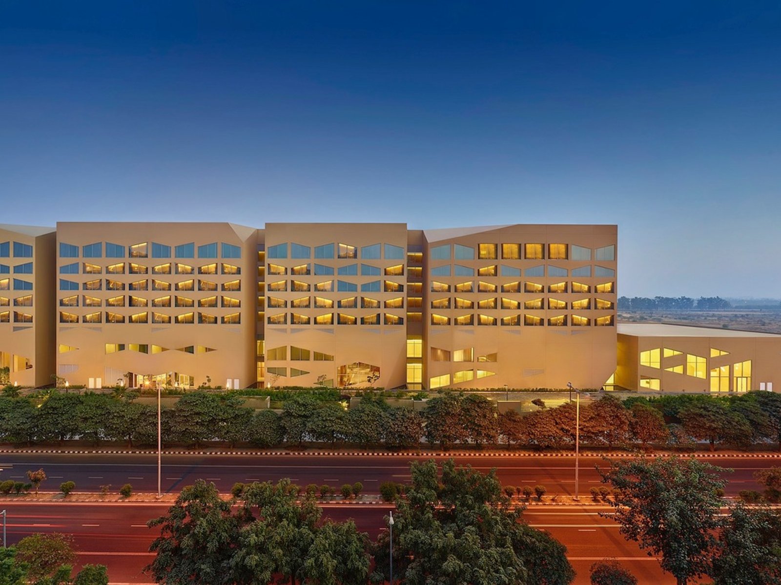 Hotel Vivanta by Taj - Dwarka, New Delhi in Delhi günstig buchen bei ...
