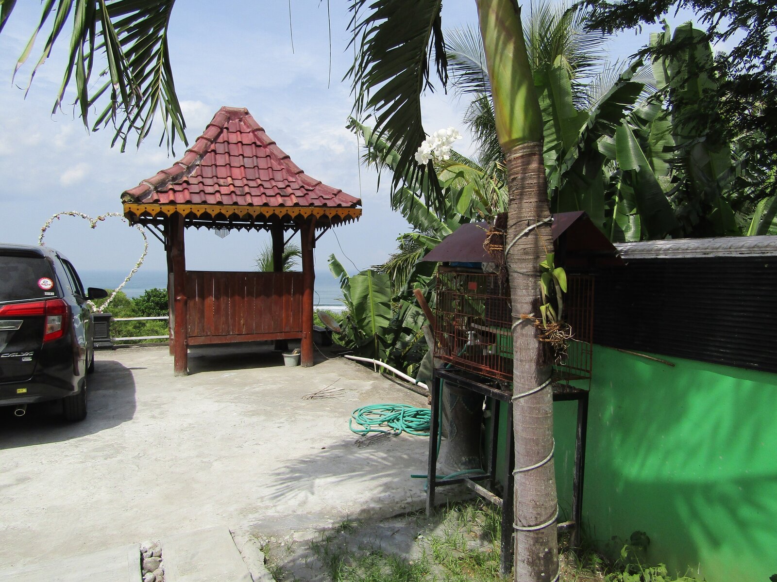 Hotel Losmen Kinasih Puncak & Gazebo Pandang by ZUZU in Parangtritis ...