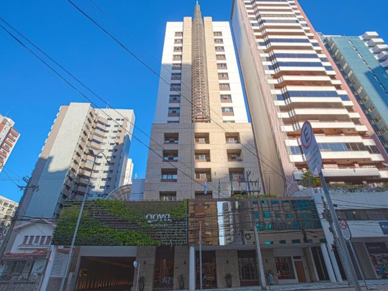Hotel Qoya Hotel Curitiba, Curio Collection by Hilton in Curitiba ...