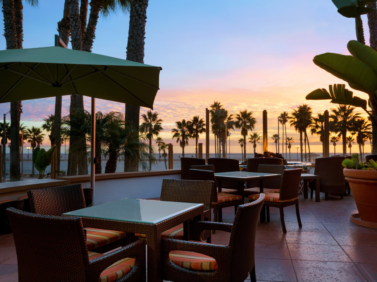 Hotel The Waterfront Beach Resort, A Hilton Hotel in Huntington Beach ...