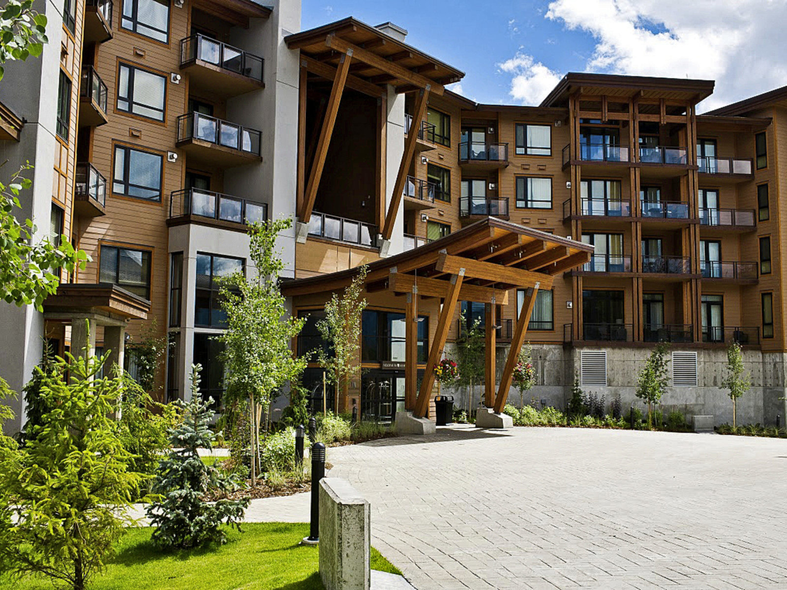 Hotel Sutton Place Hotel - Revelstoke Mountain Resort in Revelstoke ...