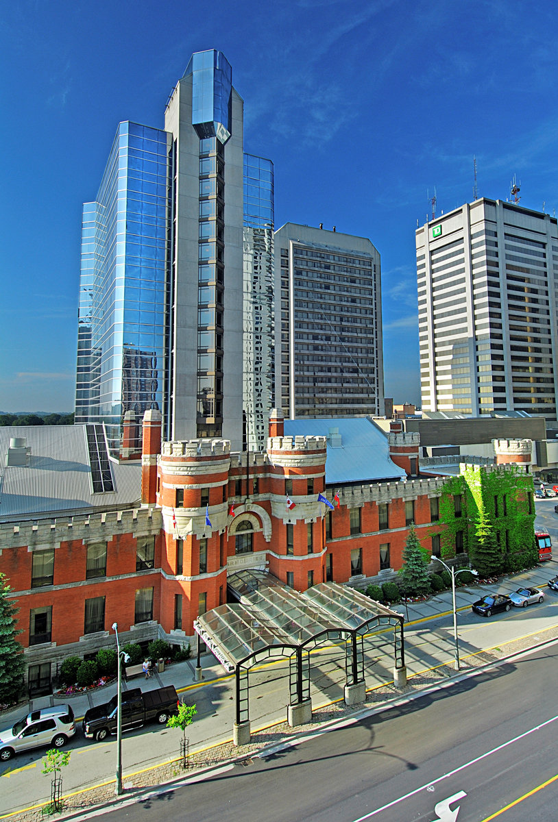 Hotel Delta Hotels by Marriott London Armouries in London günstig ...